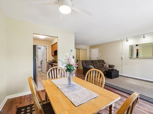 825 Riverside Ave Apt 204, Lyndhurst, NJ 07071