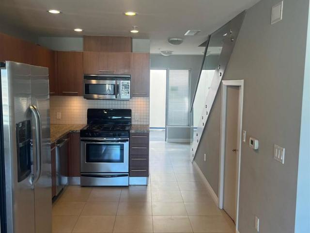 825 W Beech St 401