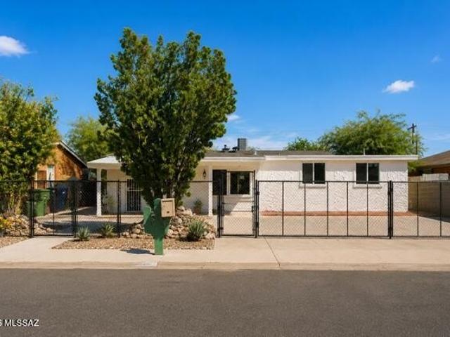 825 W Oahu Ln, Tucson, AZ 85756