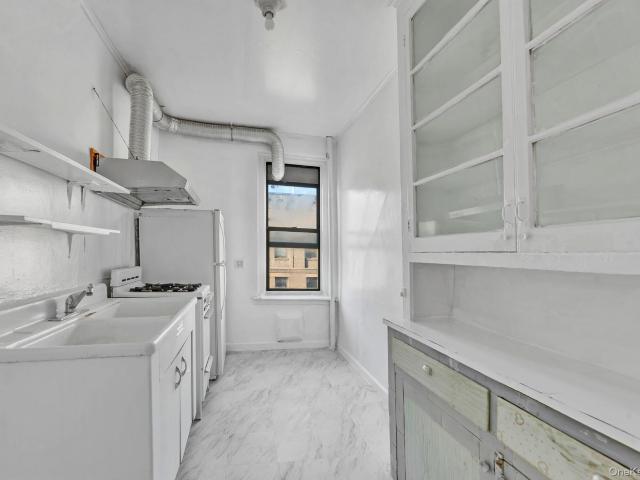825 Walton Avenue 5F