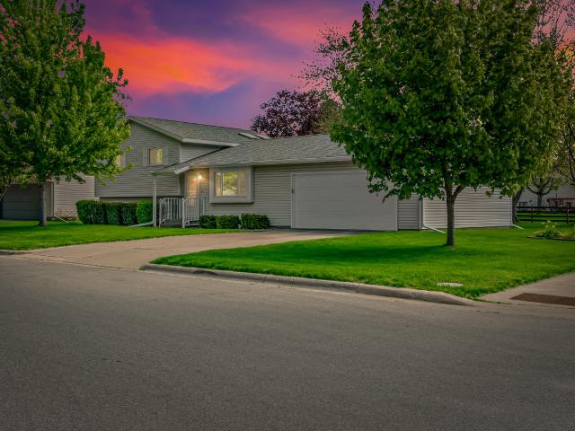 825 Valley Ct