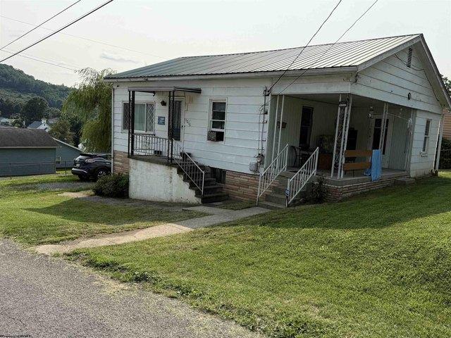 8265 Gordon St, Stonewood, WV 26301