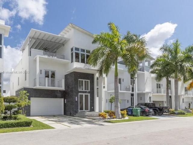 8265 34th St NW, Doral, FL 33122