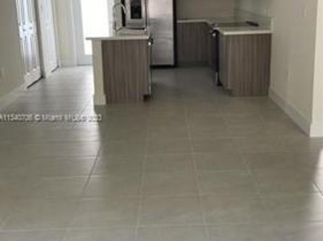 8265 41 St NW #308, Doral, FL 33166