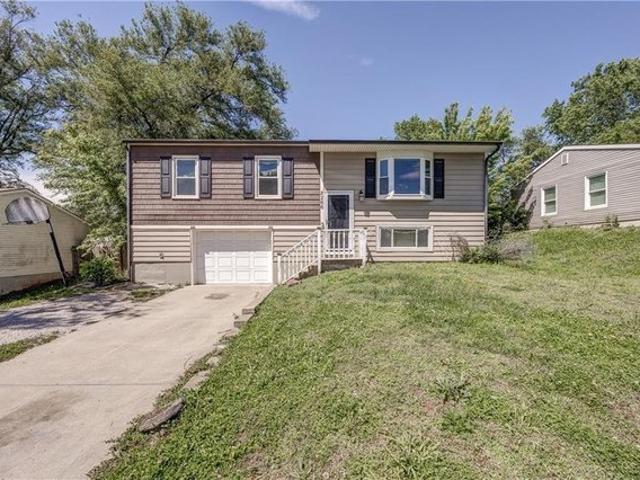 8266 Tauromee Ave, Kansas City, KS 66112