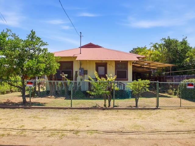 8267 Elepaio Rd, Kekaha, HI 96752