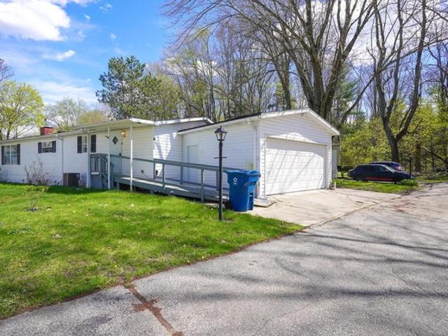 8260 Earls Ct, Kalamazoo, MI 49009