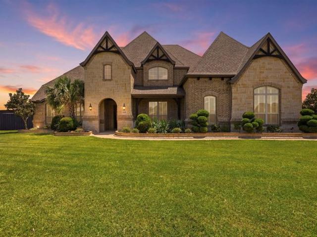 8260 Faithful Dr, Waxahachie, TX 75167