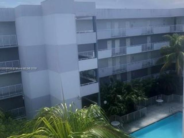 8261 NW 8th St #522, Miami, FL 33126