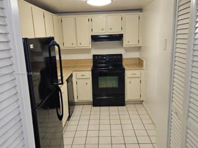 8261 NW 8th St #135, Miami, FL 33126
