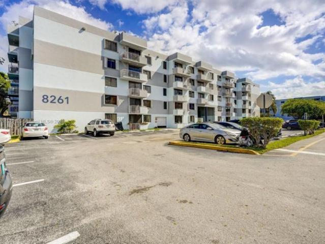 8261 NW 8th St #328, Miami, FL 33126
