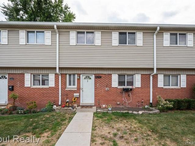 8261 Bristol St, Westland, MI 48185