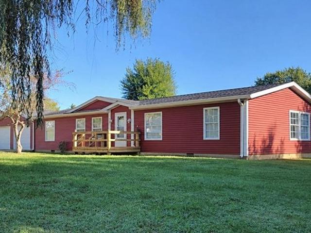8261 E Monroe St, Dugger, IN 47848