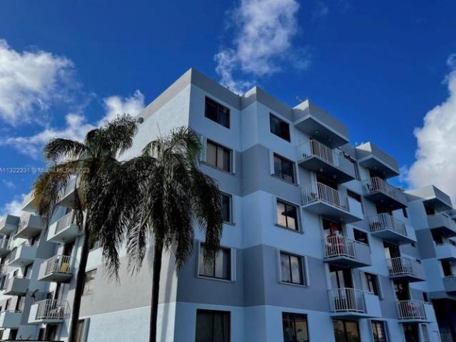 8261 8th St NW #128, Miami, FL 33126