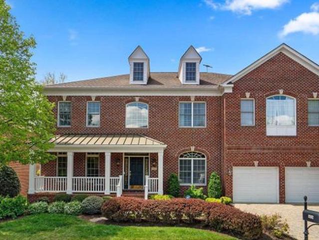 8262 Trailwood Ct, Vienna, VA 22182