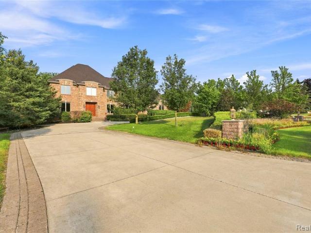 8263 Pine Hollow Trail