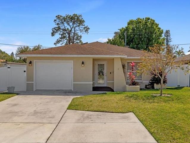 826 95th Ave N, Naples, FL 34108