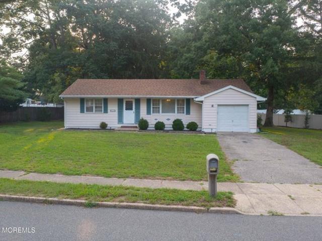 826 Bartlett Pl, Toms River, NJ 08753