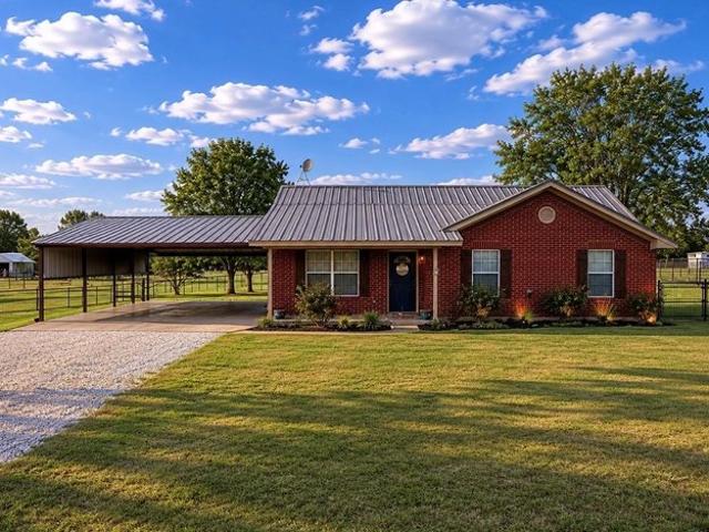 826 Gilliland Rd, Springtown, TX 76082