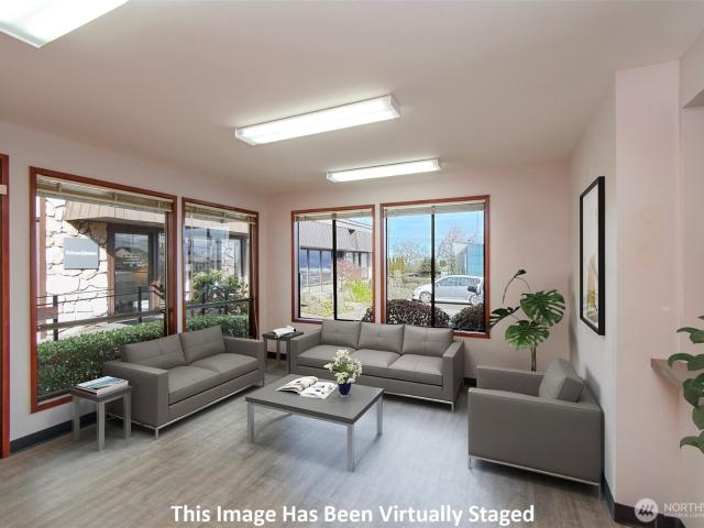 826 E 8th Street