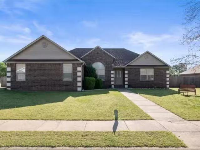 826 LYNN DR, PEA RIDGE, AR 72751 Single Family Residence For S.