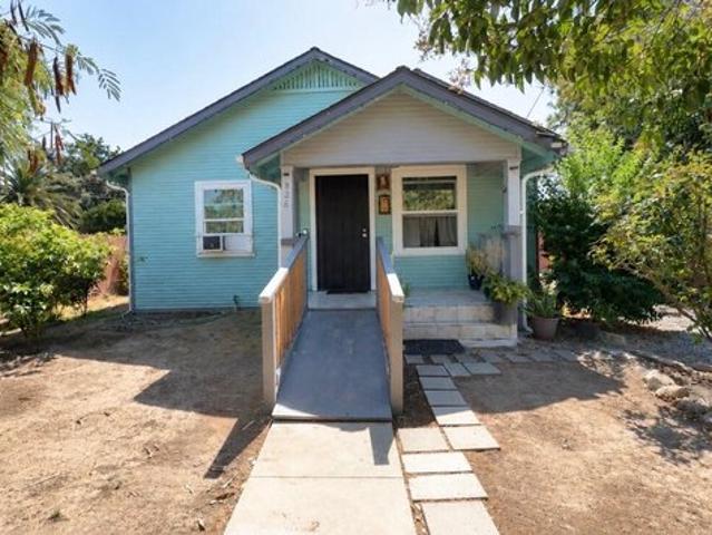 826 N West St, Visalia, CA 93291