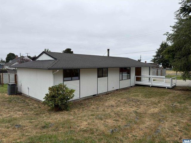 826 N Beech St, Port Angeles, WA 98362