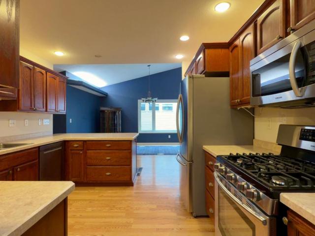 826 N McKay Avenue NE