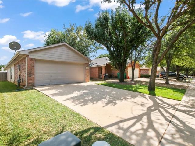826 Savage Dr, Denton, TX 76207