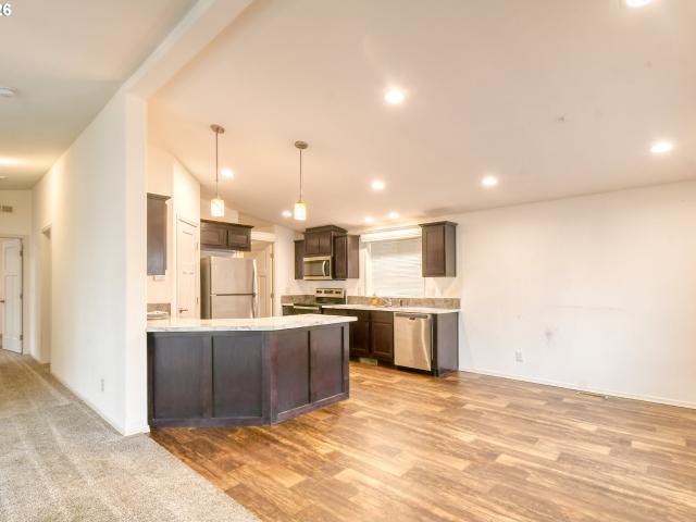 826 SE 10th ST
