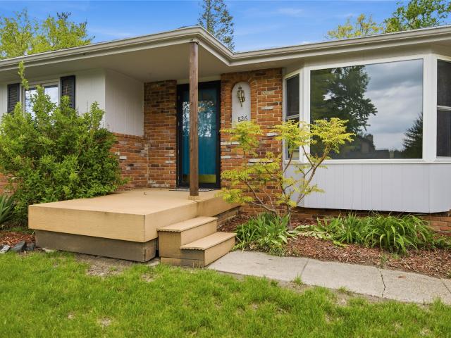 826 SE Uehlamar Drive