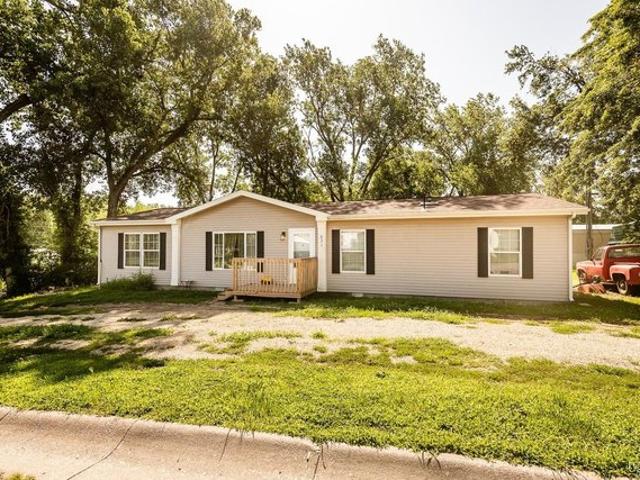 826 Sherry St, Junction City, KS 66441