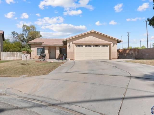 826 Spruce Ct, Brawley, CA 92227