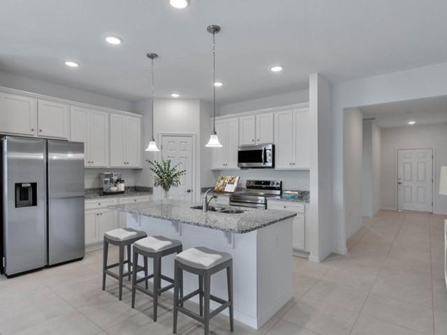 826 Pebble Crest Ln, Eagle Lake, FL 33839
