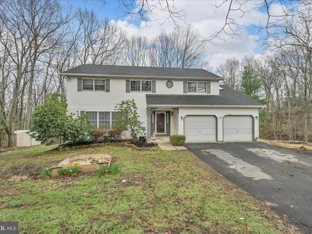 826 Pinewood Dr, Pottsville, PA 17901