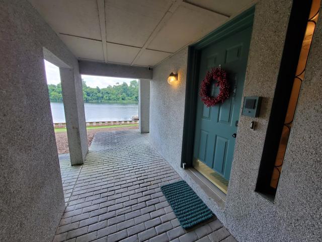 826 Riverfront Drive