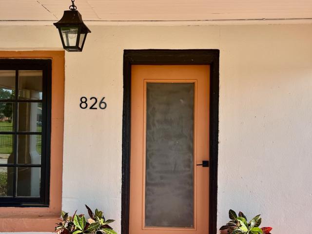 826 W Grenada Terrace