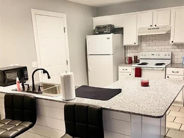 826 W Peachtree Drive