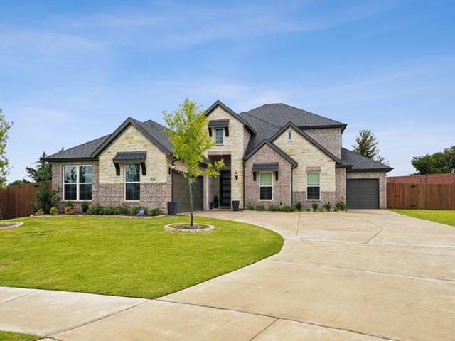 826 Townsman Ct, Midlothian, TX 76065