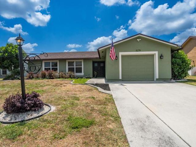 8274 Winnipesaukee Way, Lake Worth, FL 33467