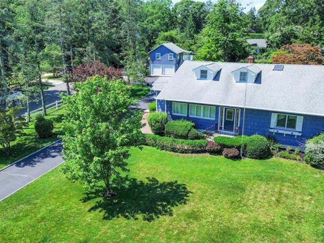 8275 Skunk Ln, Cutchogue, NY 11935