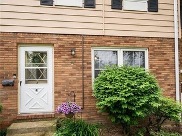 8276 Deepwood Blvd, Mentor, OH 44060