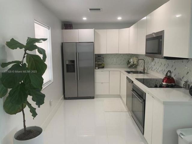 8277 128th St SW #114, Pinecrest, FL 33156