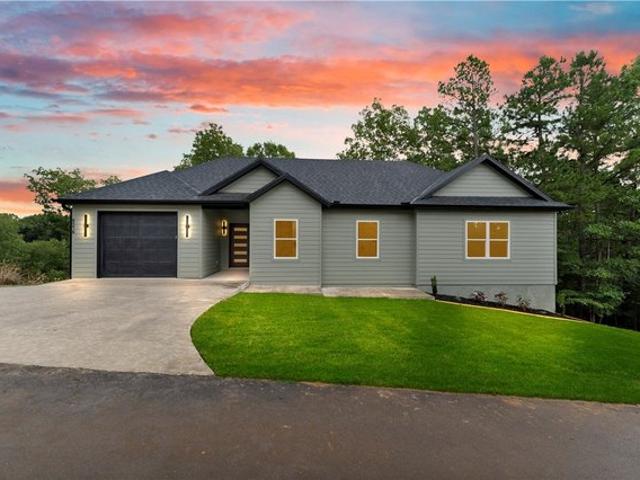 8278 Chestnut Dr, Rogers, AR 72756