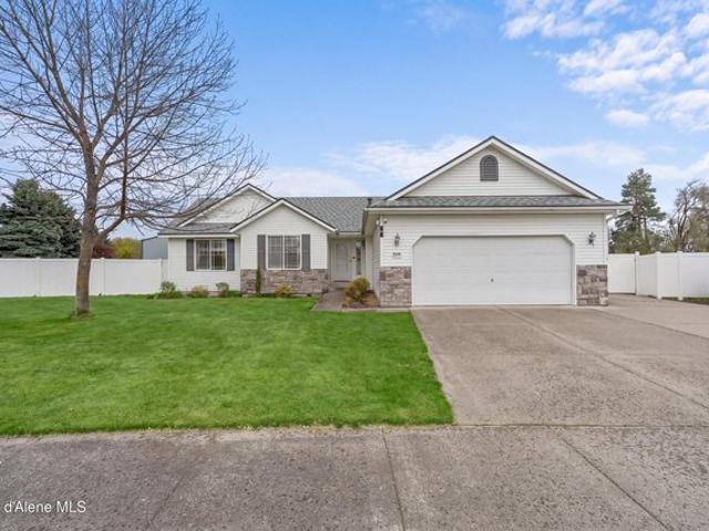 8270 N Ainsworth Dr, Hayden, ID 83835