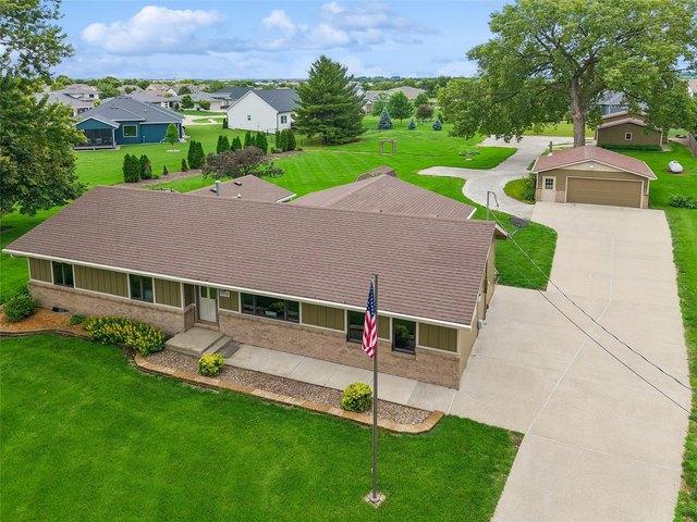 8270 Ashworth Rd, West Des Moines, IA 50266