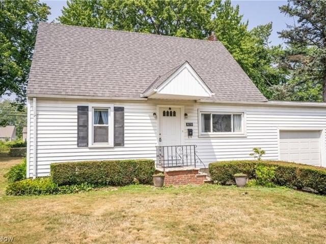 8270 Westmoor Rd, Mentor, OH 44060