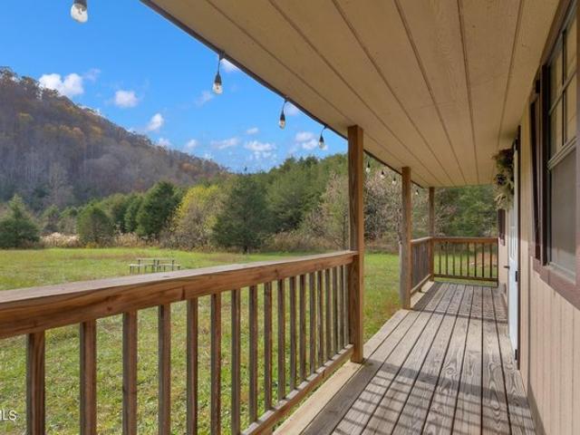 8272 Anglers Way Rd, Duffield, VA 24244