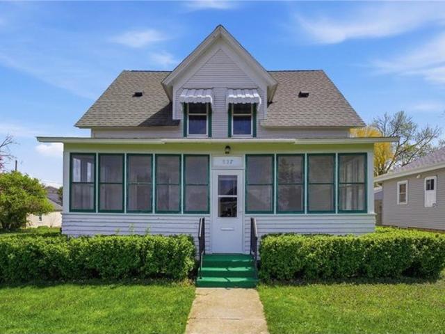 827 7th Ave SW, Faribault, MN 55021