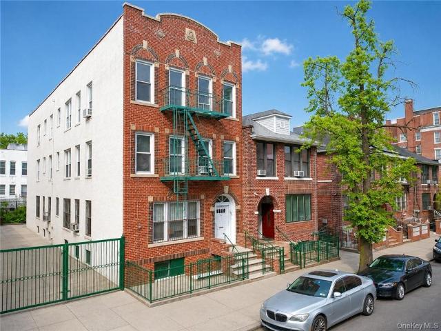 827 49th Street